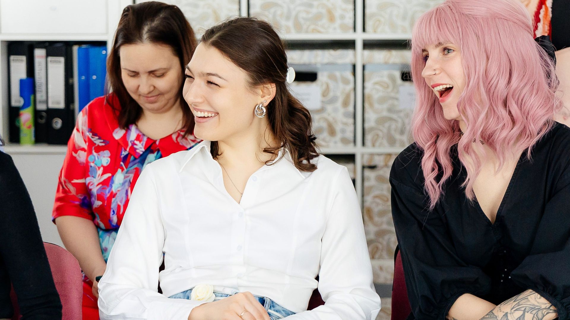 Как Школа дизайна одежды "Практика" отметила 8 Марта? Искусством и вдохновением!