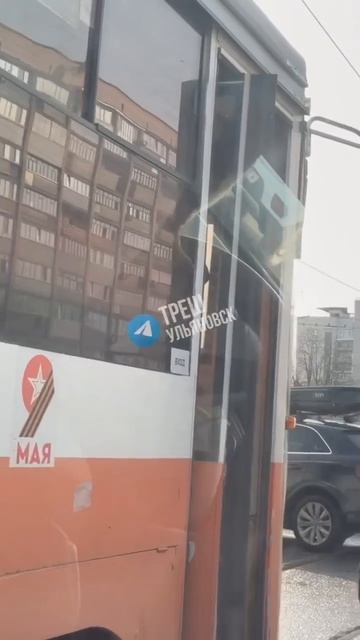 🚨 Несколько машин столкнулись на Минаева   Собралась большая пробка, движение трамваев приостановле