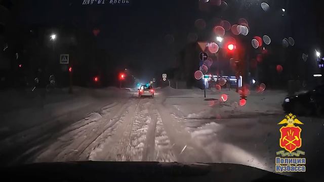 Трижды проехал на запрещающий (красный) сигнал светофора