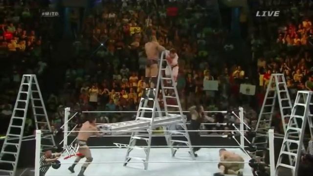 ВОСЬМИСТОРОННИЙ ЛЕСТНИЧНЫЙ БОЙ ЗА 2 ГЛАВНЫХ ТИТУЛА.Шоу Money In The Bank 2014 Года.