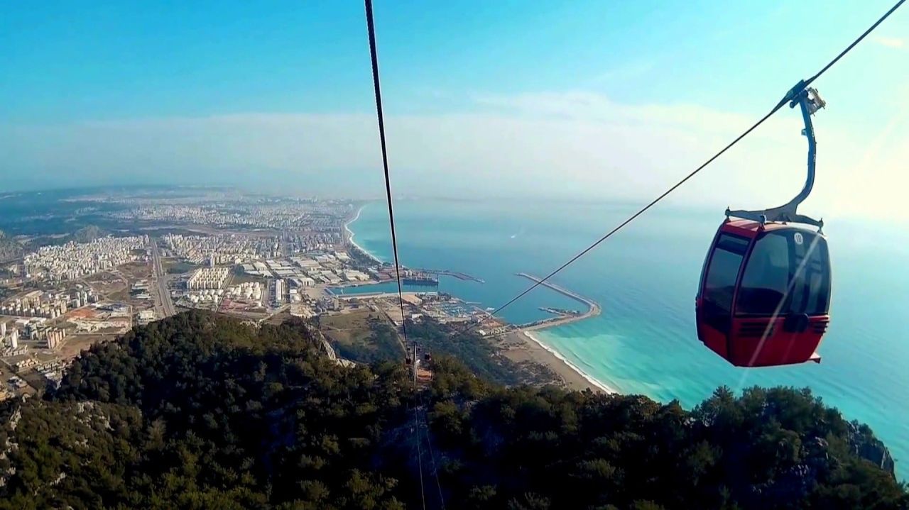 Подъем и спуск по канатной дороге в Турции.