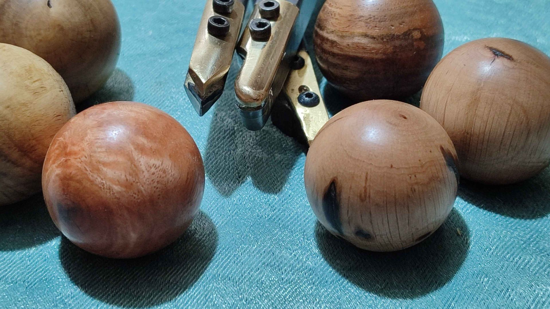 Шарики шароточкой и эксклюзивные приёмы точения безопасными резцами.