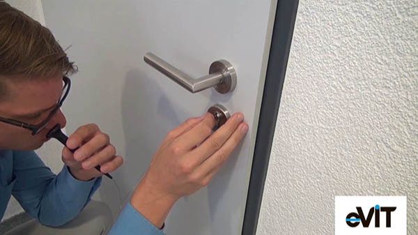 Микрофиброскопы eVIT_осмотр через замочную скважину