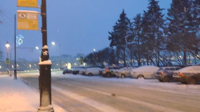 У Финляндского вокзала Питер