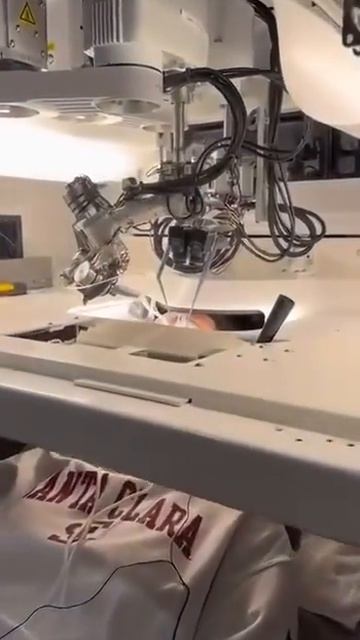 1881. Робот-визажист