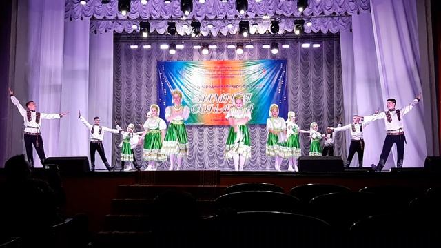 ПО улице. Русский парный танец