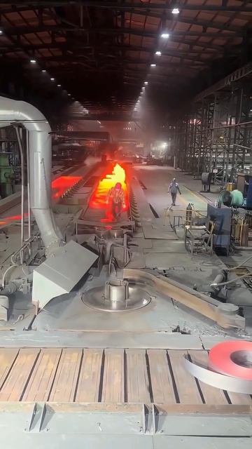 1899. Этап производства горячекатанной полосы — смотка в рулон (бухту)