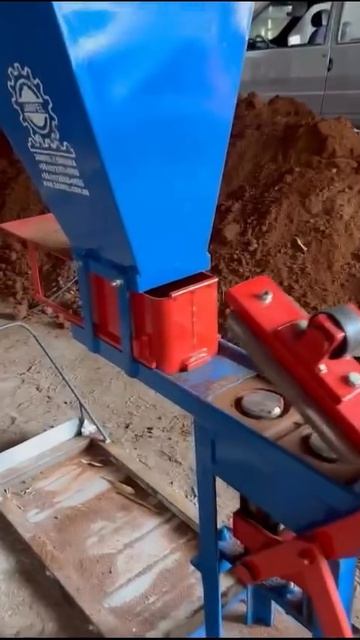 1883. Ручной пресс-станок для изготовления кирпича.