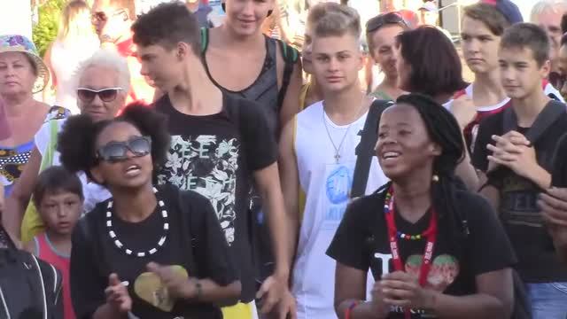 Девушки красиво танцуют Хоровые Игры Сочи Южноафриканские