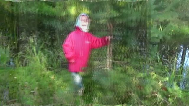 Песня Весна краса. Юля в Лесу у Озера.