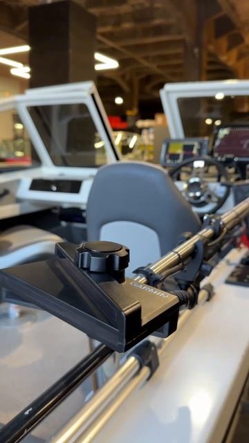 Установка оборудования на лодку😎 #сервис#оборудование#рыбалка