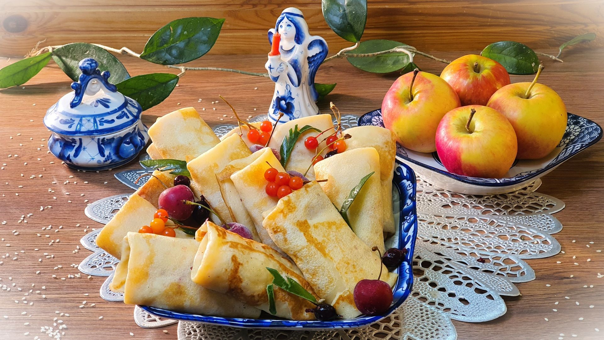 Блинчики на кефире с тушеными яблоками