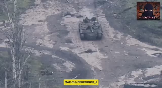 Танковый бой с видом от первого лица (сейчас такие видео редкость)