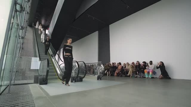 Показ женской коллекции Dion Lee осень-зима 2020-2021