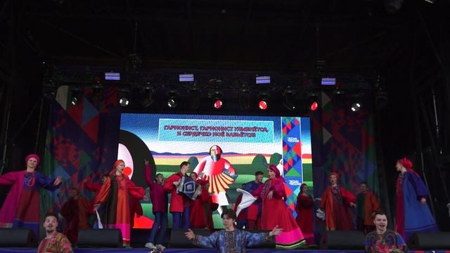 "Гармонист, гармонист играет" Надежда Бабкина, "Славяне" и "Русская Песня"