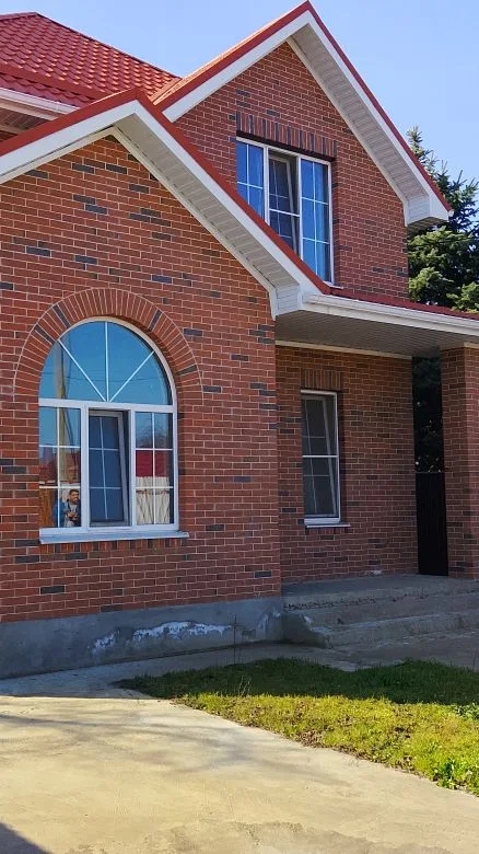 Г. КРАСНОДАР, ЕЙСКОЕ ШОССЕ, П. БЕРЕЗОВЫЙ, КОТТЕДЖ 164 КВ.М. 6 СОТОК ЗЕМЛИ.