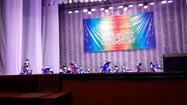 Маленькие куклы. Танец