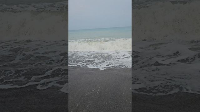 Чёрное море на пляже Агудзеры