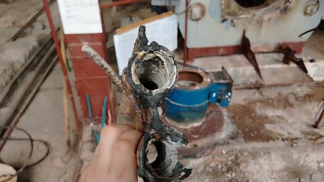 Напипь в паровом котле. Котел вышел из строя из-за плохого умягчения воды