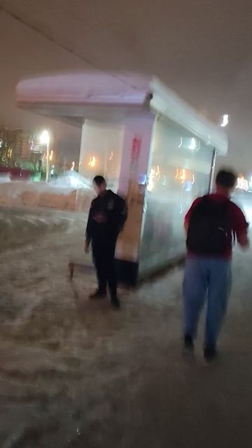 Чел в футболке зимой 09.02.2026