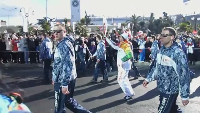 Эстафета Олимпийского огня в Сочи 2014 Игнатенко и Пахомов