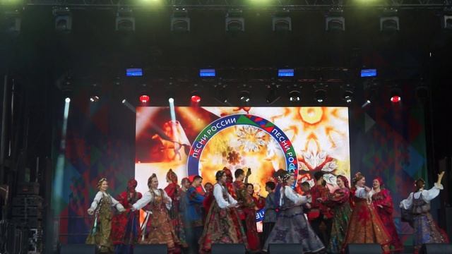 "Песни России":  "Конь гулял на воле", Надежда Бабкина и Ансамбль "Русская Песня"