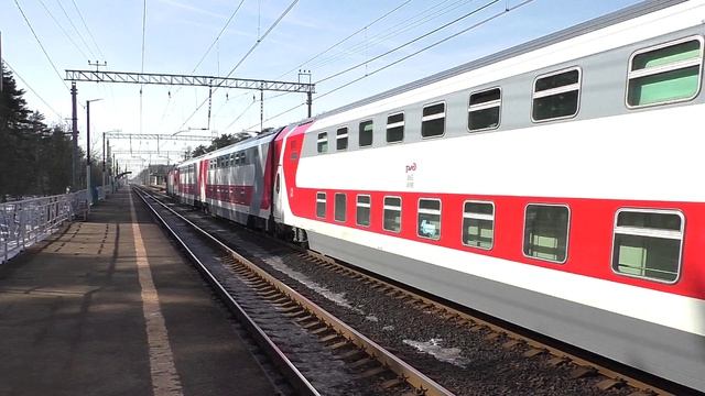 Электровоз ЭП20-041 (ТЧЭ-6) с поездом "Двухэтажный состав" № 063Й/064Й Самара — Санкт-Петербург.