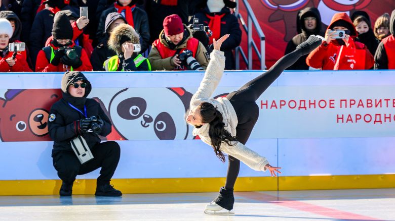 Илья Авербух и Алина Загитова. Линдси Лохан спаслась из Дубая, где гремят взрывы.