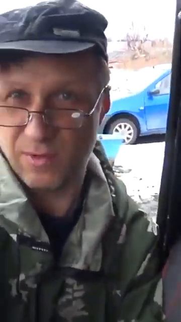 В старину,брали это за щеку когда шли на рынок Shorts