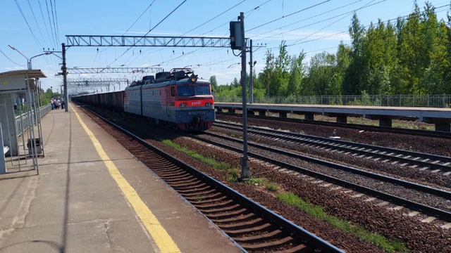 ВЛ10 под стук колес: спокойный сон на платформе "Ижоры"