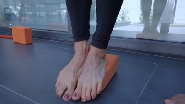 10 минут простых упражнений от ПЛОСКОСТОПИЯ и подагры на каждый день!