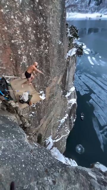 Прыжёк  с 14ти метров в тёплую водичку