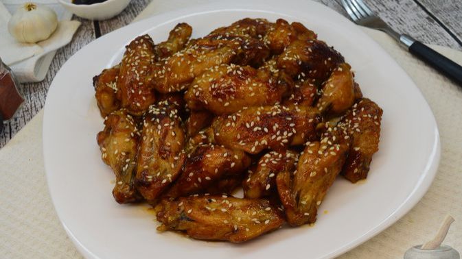 КУРИНЫЕ КРЫЛЫШКИ В КАРАМЕЛЬНО-СОЕВОМ СОУСЕ