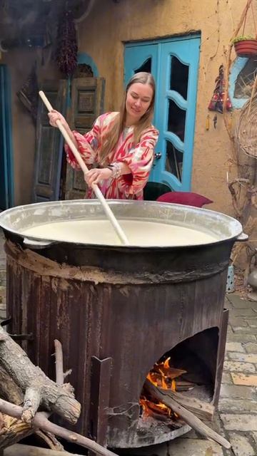 Я впервые варю сумаляк в огромном казане вместе с друзьями в преддверии праздника весны 🌱