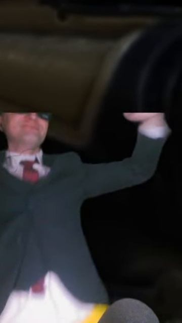 возьми телефон детка. Дядь Лёша позвонит.