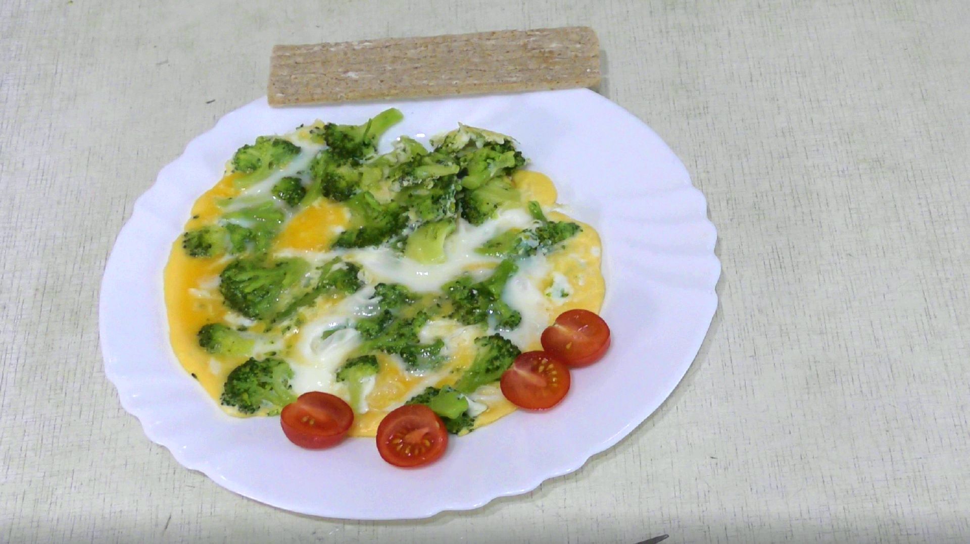 Легкий, сытный завтрак с брокколи