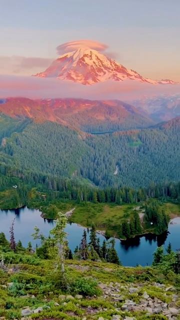 Редкий закат, снятый на горе  Рейнир в Вашингтоне. Гора Рейнир – самая высокая вулканическая вершина