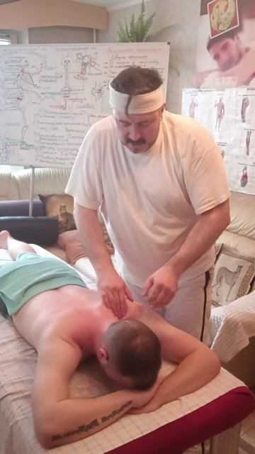 Мануальная коррекция шеи и правка Атланта. Костоправ Олег Гудвин, запишись на сеанс!