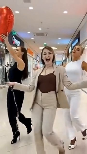 Амбассадоры зажигаютв ТЦ!