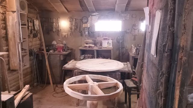 Разборный круглый стол делаю своими руками.