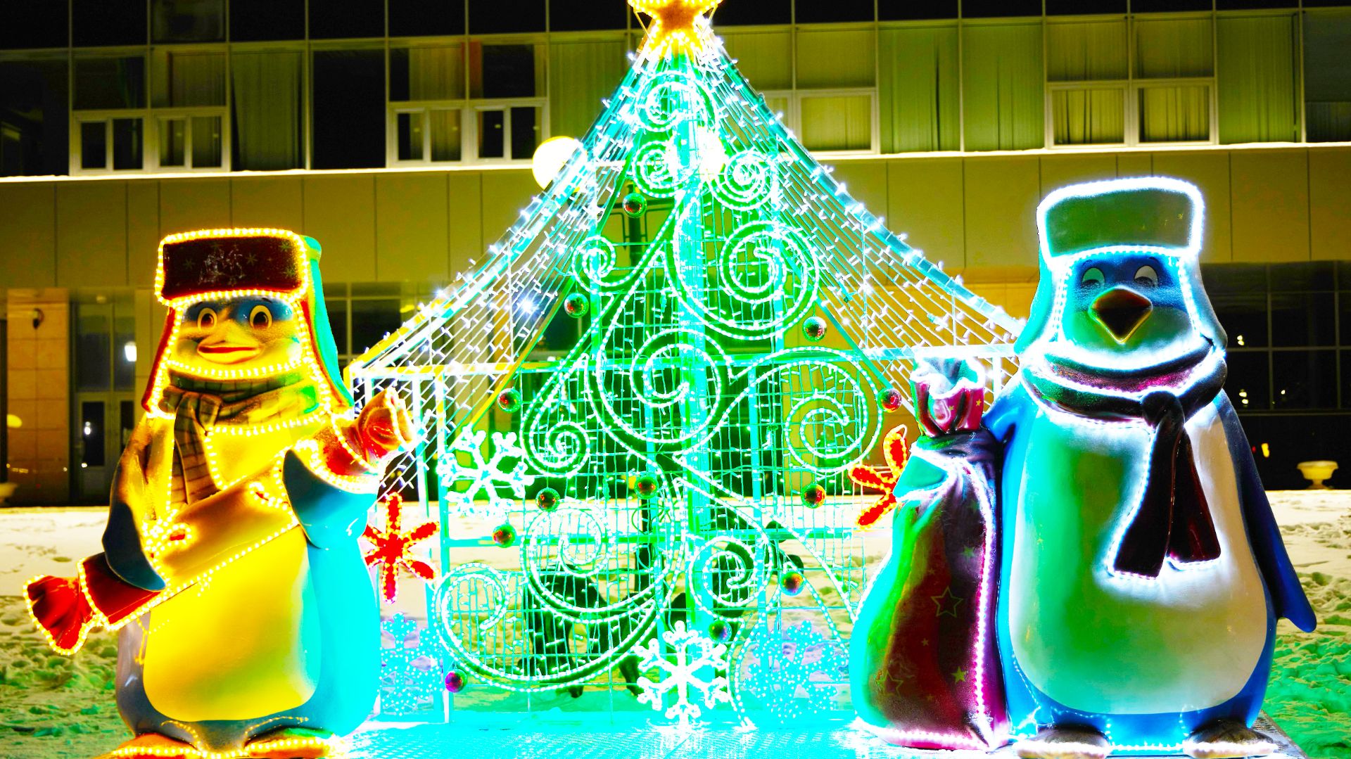 Светодиодная композиции с пингвинами из стеклопластика