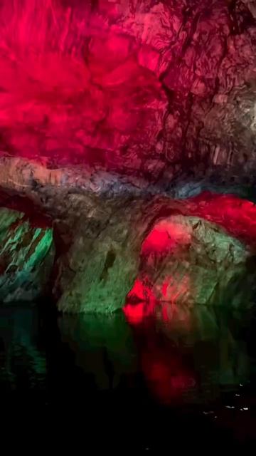 Уникальный туристический комплекс в Карелии, созданный на базе бывшего мраморного карьера.