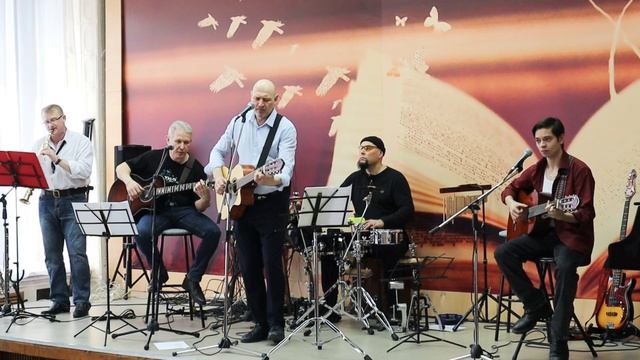 "Очарована, околдована" - исп. томский гитарист Андрей Косолапов