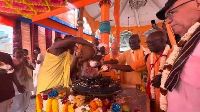 Установка отпечатков стоп Господа Чайтаньи в Аградвипе. Сафари с Е.С. Джаяпатакой Свами [06.03.2026]