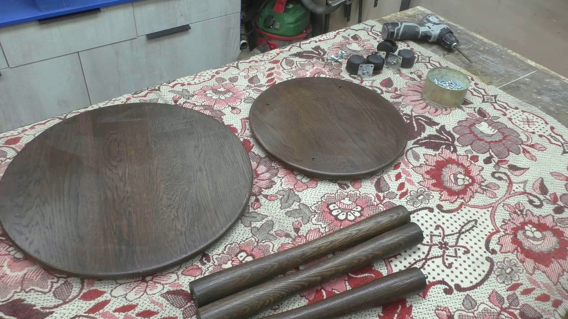 Круглый сервировочный столик. Разборный.