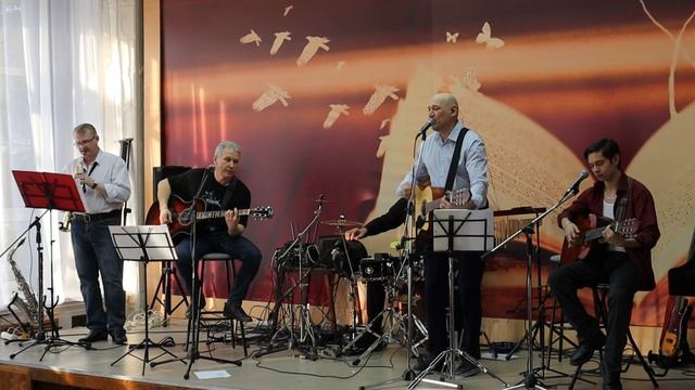 "Алиллуйя" - исп. томский гитарист Андрей Косолапов