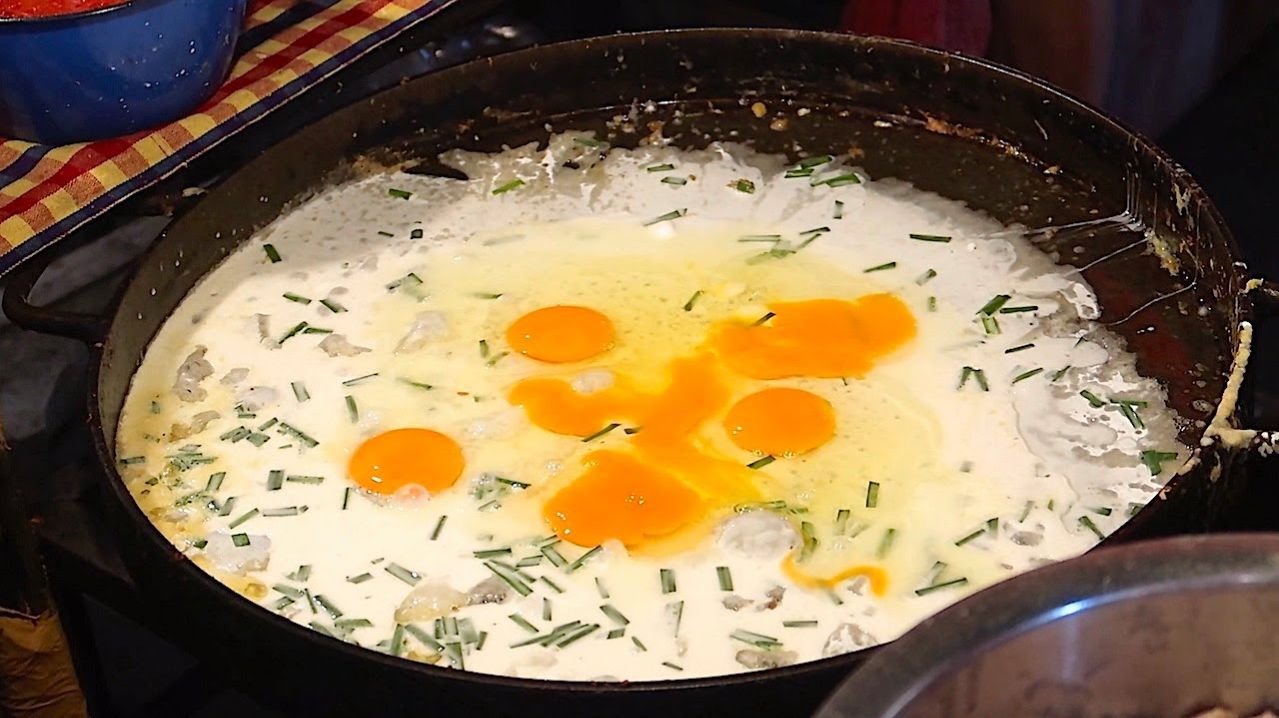 Огромное блюдо из яиц - Ночной рынок Пхукета