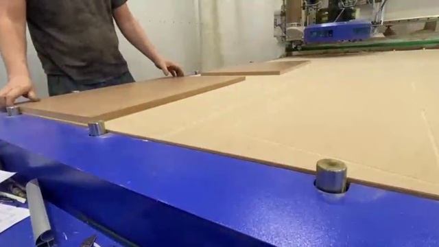 Formigo Profi-2030AN фрезерный станок по дереву с ЧПУ на производстве