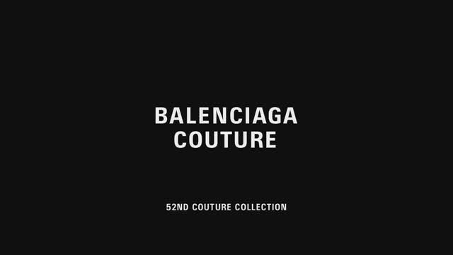 Показ 52-й коллекции Balenciaga 2023