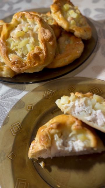 #27 Мини‑курники с курицей и картошкой: рецепт самого простого теста на кефире, которое тает во рту